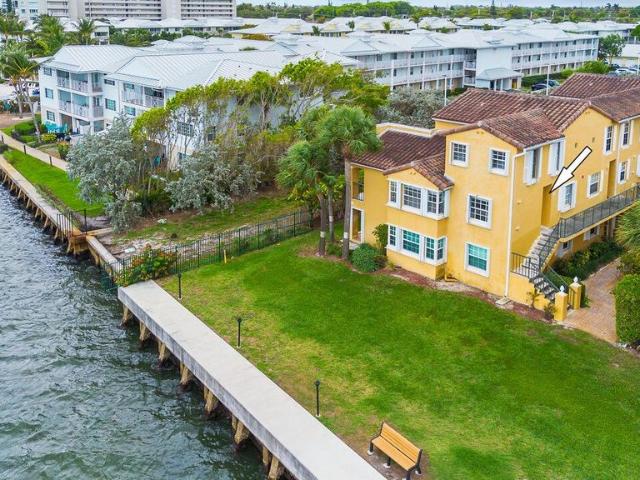 Luxury apartment complex for rent in West Palm Beach, United States