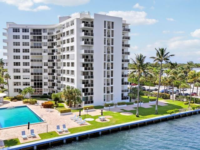 Luxury apartment complex for rent in West Palm Beach, United States