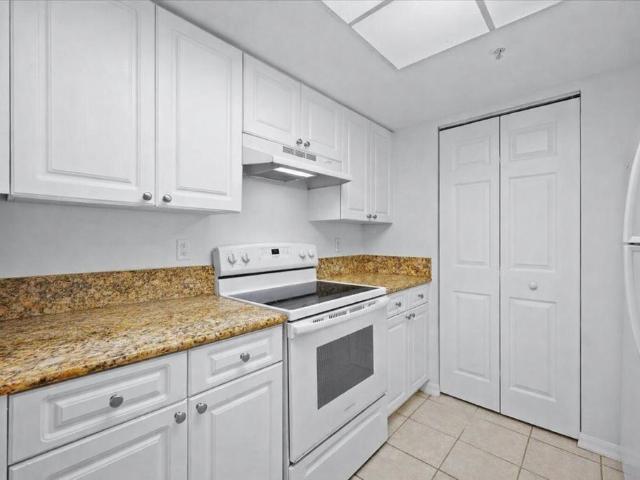Luxury apartment complex for rent in Royal Palm Beach, Florida