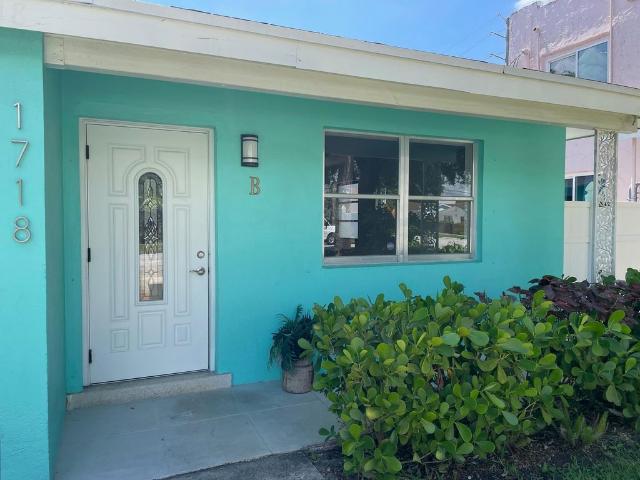 Luxury apartment complex for rent in West Palm Beach, United States