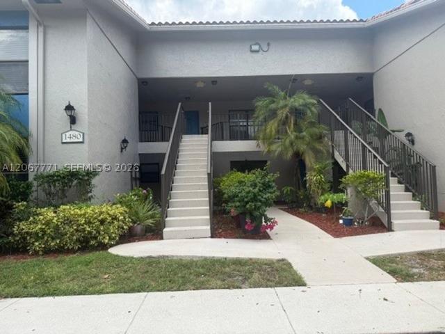 Luxury apartment complex for rent in West Palm Beach, United States