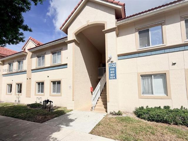 Luxury apartment complex for rent in West Palm Beach, United States