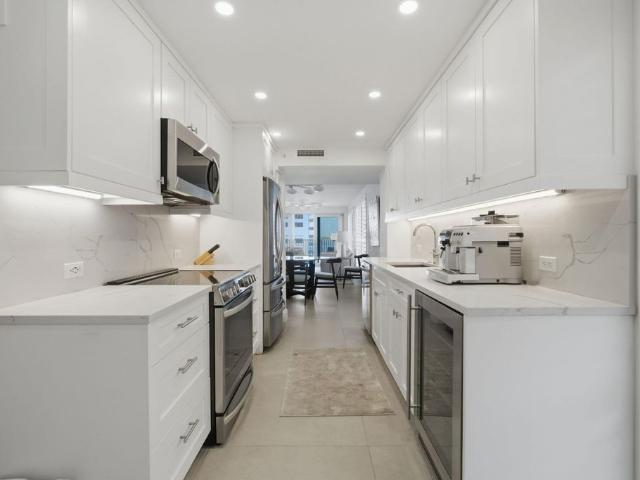 Luxury apartment complex for rent in West Palm Beach, United States