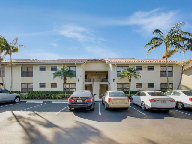 Luxury apartment complex for rent in West Palm Beach, United States