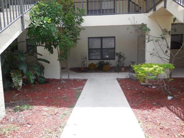 Luxury apartment complex for rent in West Palm Beach, United States