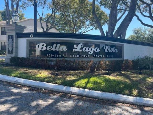 Luxury apartment complex for rent in West Palm Beach, United States