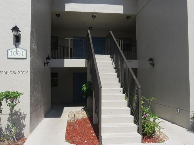 Luxury apartment complex for rent in West Palm Beach, United States