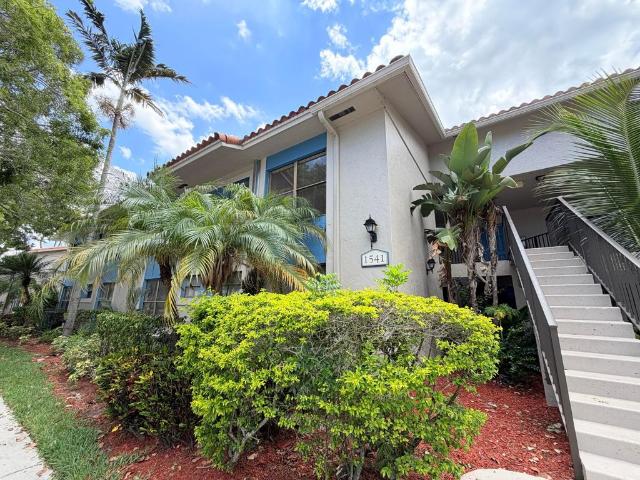 Luxury apartment complex for rent in West Palm Beach, United States
