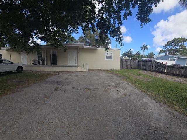 Luxury apartment complex for rent in West Palm Beach, United States