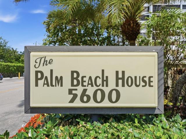 Luxury apartment complex for rent in West Palm Beach, United States