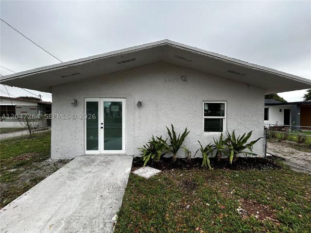 Luxury apartment complex for rent in West Park, Florida