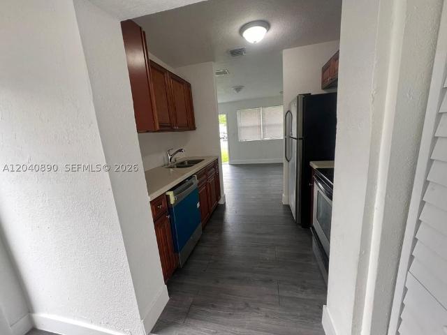 Luxury apartment complex for rent in West Park, Florida