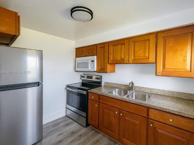 Luxury apartment complex for rent in West Park, Florida