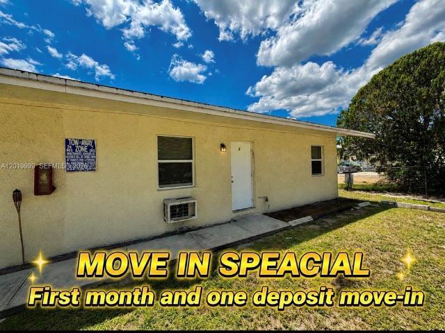 Luxury apartment complex for rent in West Park, United States