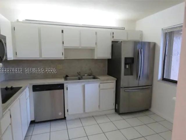 Luxury apartment complex for rent in Weston, Florida