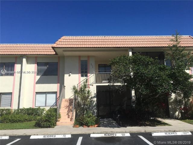 Luxury apartment complex for rent in Weston, Florida