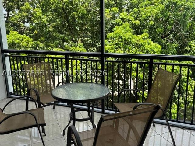 Luxury apartment complex for rent in Weston, Florida
