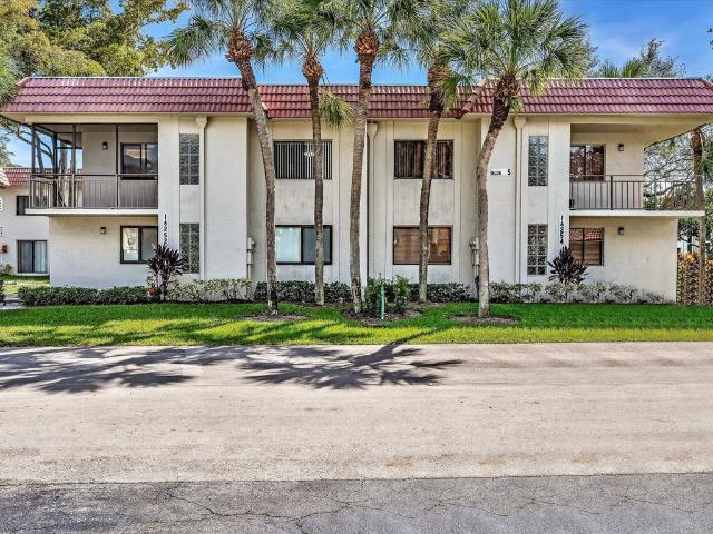Luxury apartment complex for rent in Weston, Florida
