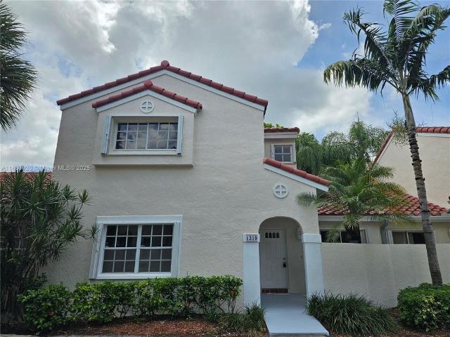 Luxury apartment complex for rent in Weston, Florida