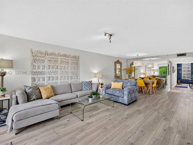 Luxury apartment complex for rent in Weston, Florida