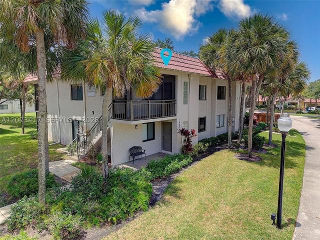 Luxury apartment complex for rent in Weston, Florida