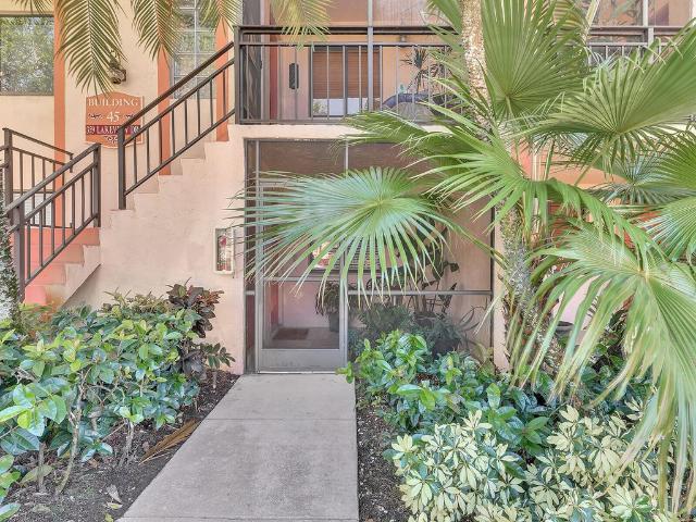 Luxury apartment complex for rent in Weston, Florida