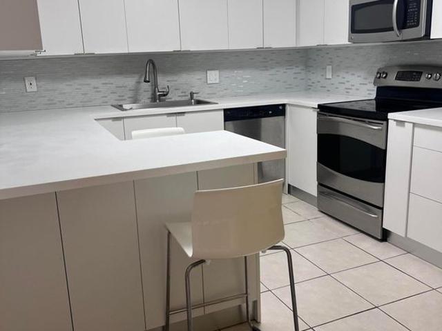 Luxury apartment complex for rent in Weston, Florida