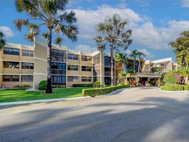 Luxury apartment complex for rent in Weston, Florida