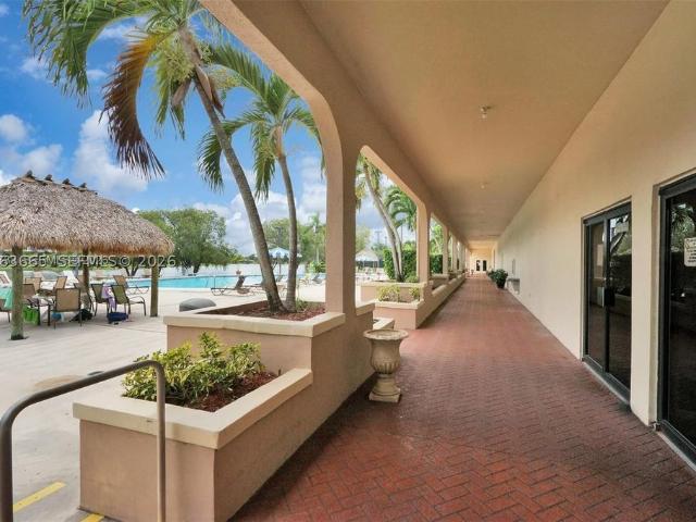 Luxury apartment complex for rent in Weston, Florida