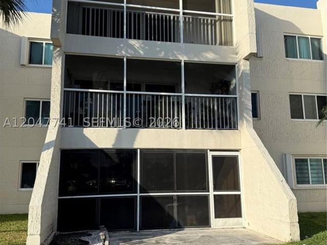 Luxury apartment complex for rent in Weston, Florida