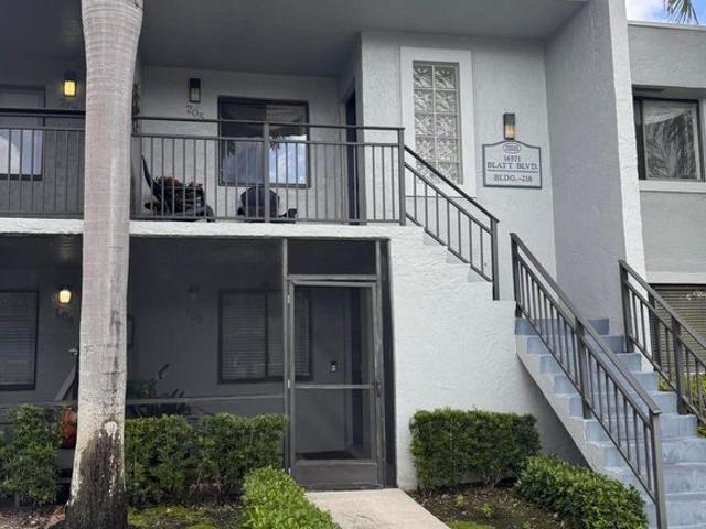 Luxury apartment complex for rent in Weston, Florida