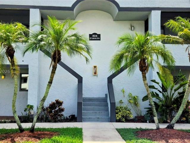 Luxury apartment complex for rent in Weston, Florida