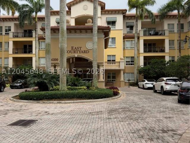 Luxury apartment complex for rent in Weston, United States