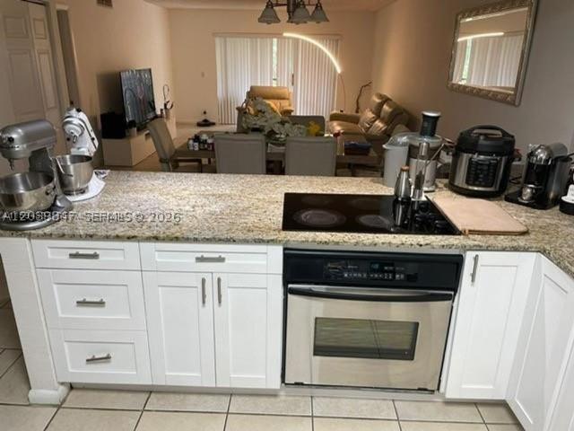 Luxury apartment complex for rent in Weston, United States