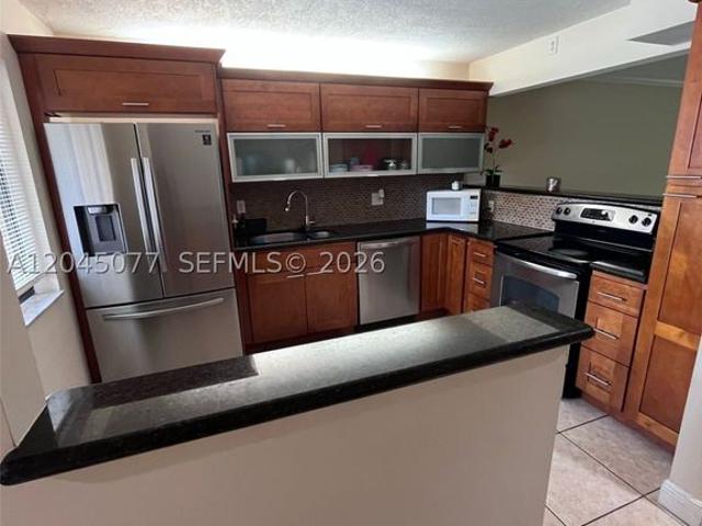 Luxury apartment complex for rent in Weston, United States