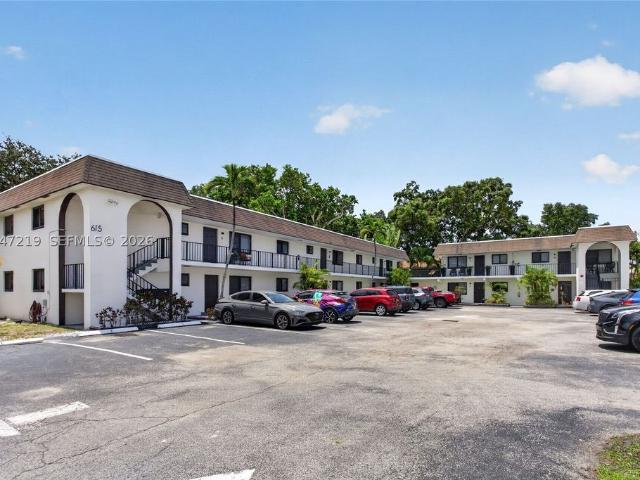 Luxury apartment complex for rent in Wilton Manors, United States