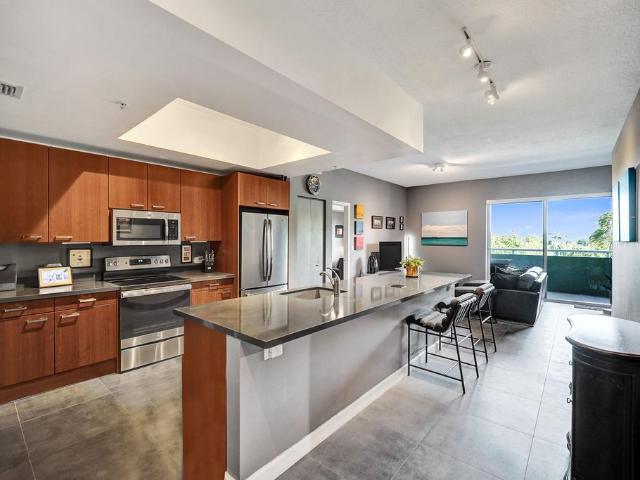 Luxury apartment complex for rent in Wilton Manors, United States