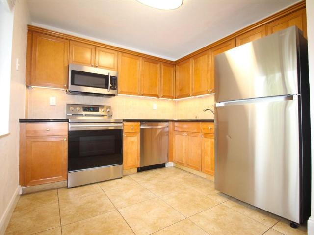 Luxury apartment complex for rent in Wilton Manors, United States