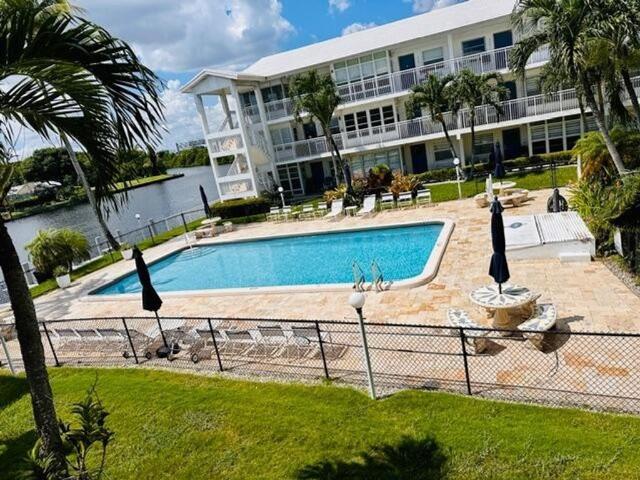 Luxury apartment complex for rent in Wilton Manors, Florida