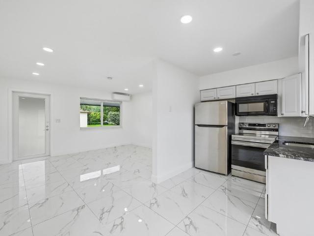 Luxury apartment complex for rent in Wilton Manors, Florida