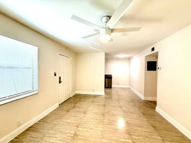 Luxury apartment complex for rent in Wilton Manors, Florida