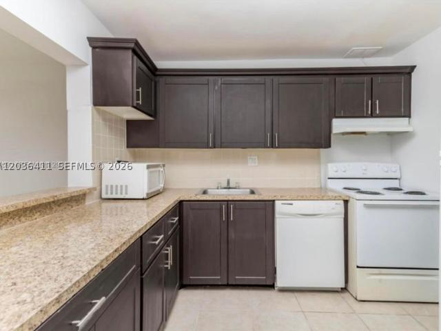 Luxury apartment complex for rent in Tamarac, United States