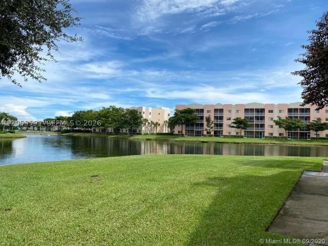 Luxury apartment complex for rent in Tamarac, United States