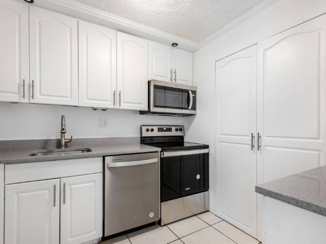 Luxury apartment complex for rent in Tamarac, United States