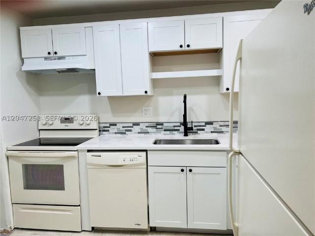 Luxury apartment complex for rent in Tamarac, United States