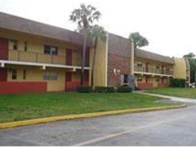 Luxury apartment complex for rent in Tamarac, United States