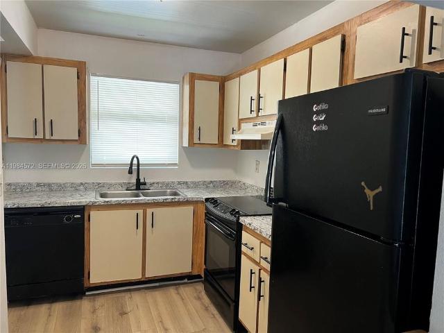 Luxury apartment complex for rent in Tamarac, United States