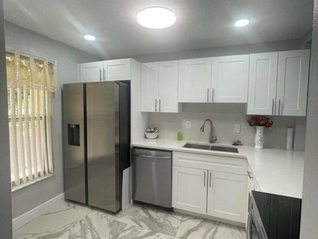Luxury apartment complex for rent in Tamarac, United States