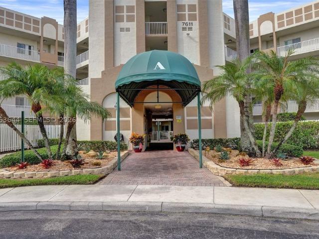 Luxury apartment complex for rent in Tamarac, United States