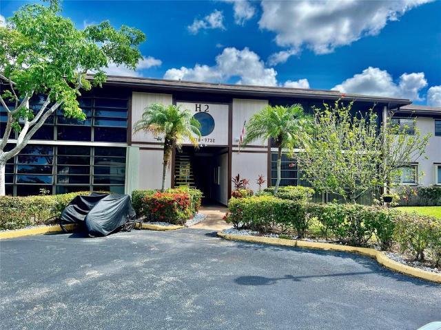 Luxury apartment complex for rent in Tamarac, United States